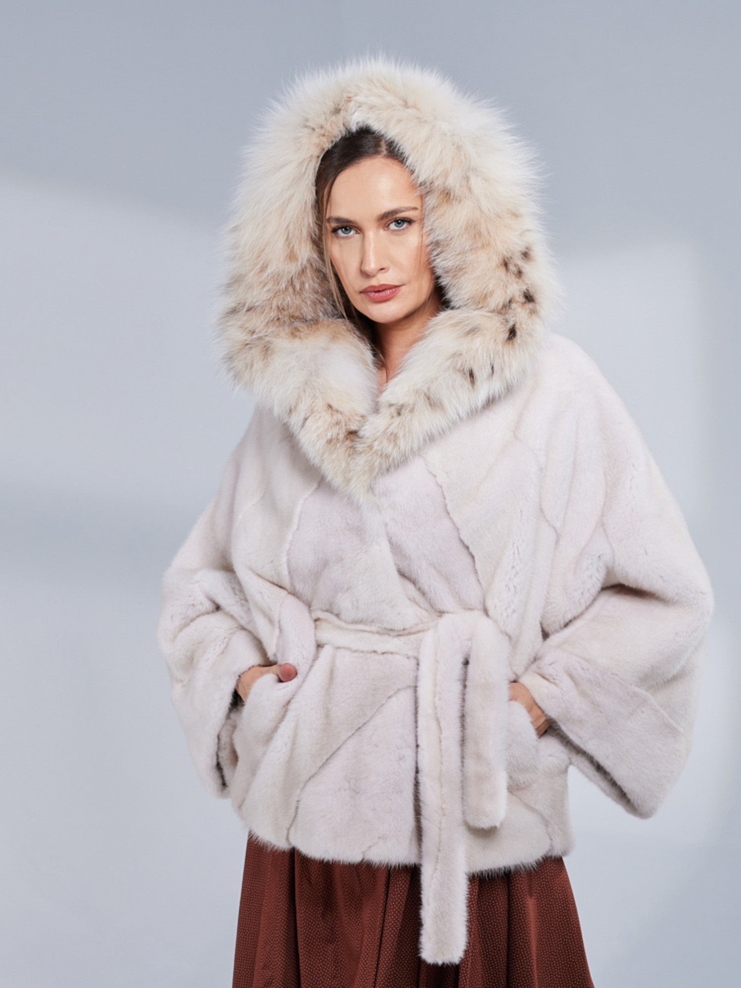 Cape și Șaluri din Blană pentru Femei | MAREUS