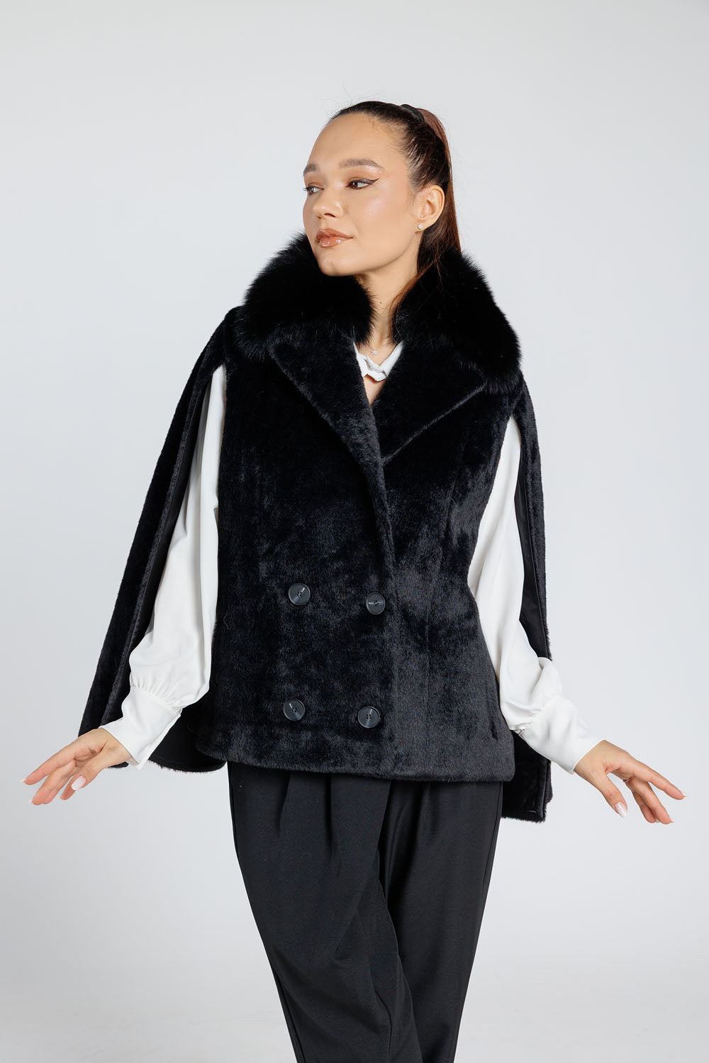 Capa din Material Textil Alcantara, cu Guler din Blană Naturală de ...